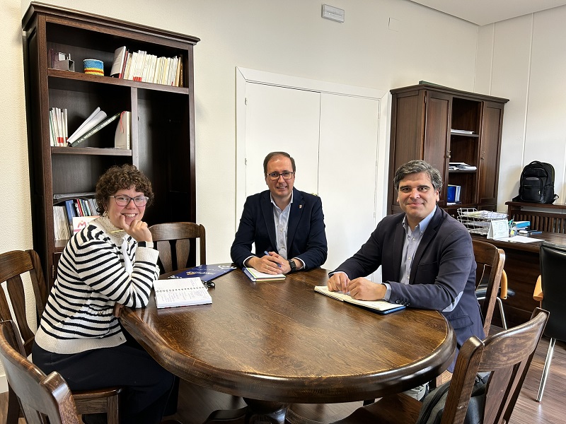 El Ayuntamiento mantiene una reunión de trabajo con el gerente de ...