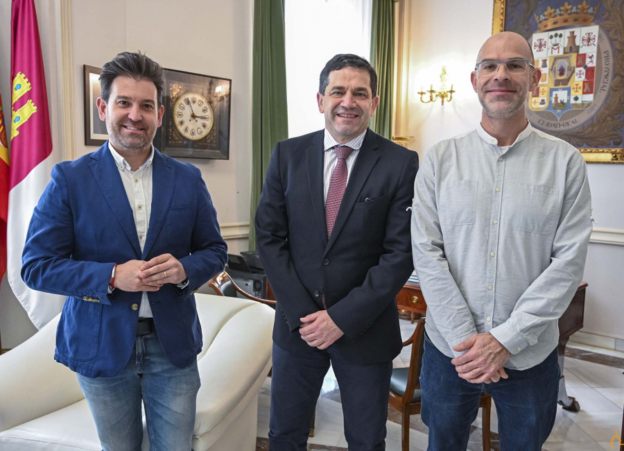 Valverde recibe con mucho interés el proyecto de la orquesta CLM ...