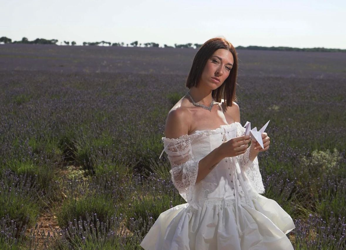 Silvia Expósito estrena 'Vuelo raso', su nueva canción en solitario ...