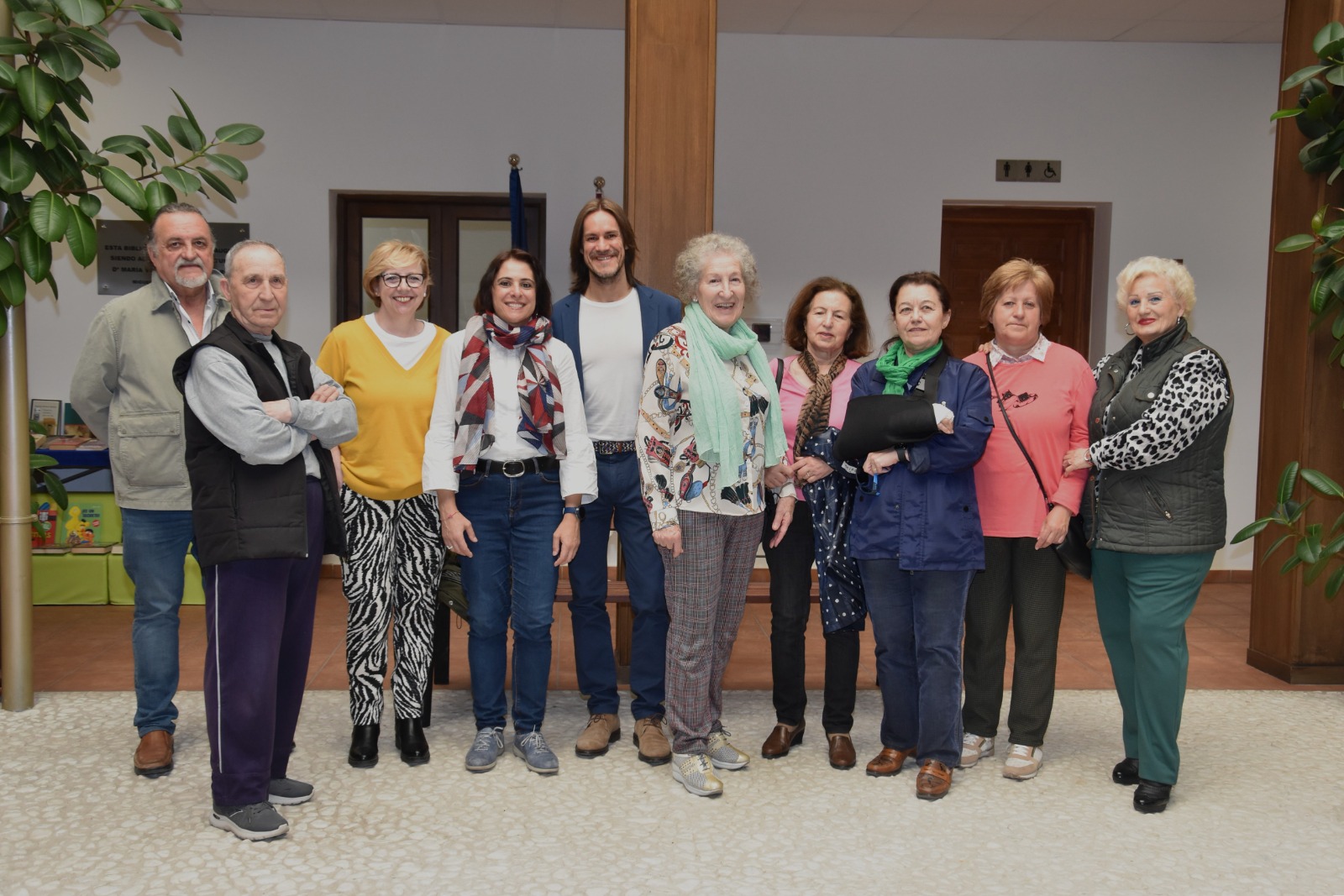 Luis Chacón presenta el libro 'Bajo el campo de los mártires' y cierra ...